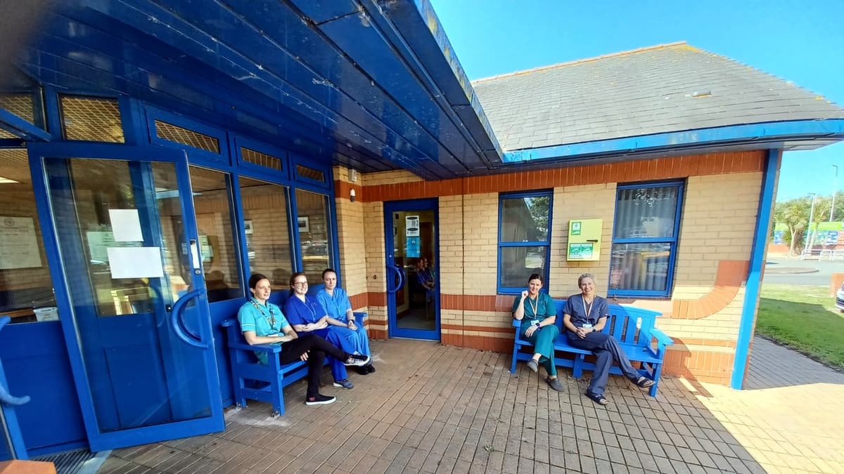 Wellbeing benches purchased for staff at Pembrokeshire health centres ...
