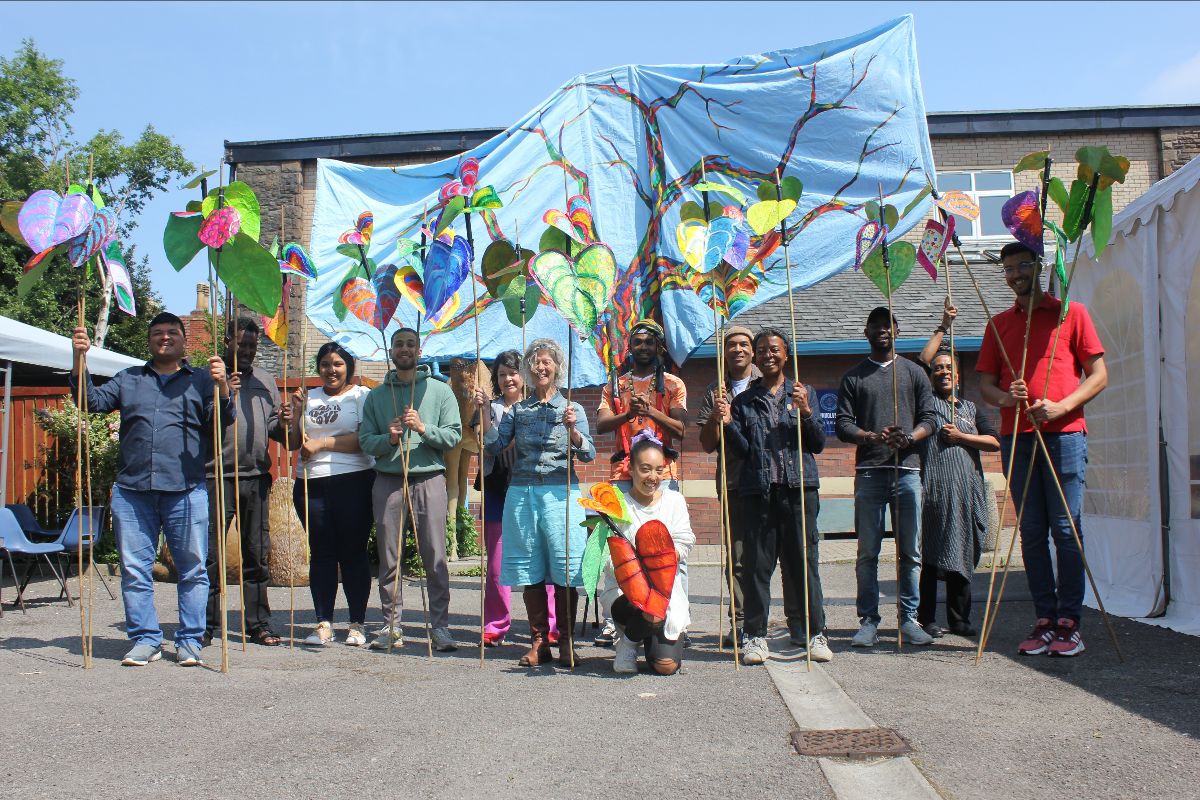 Oasis One World Choir dance and choral performances at Amroth Beach ...