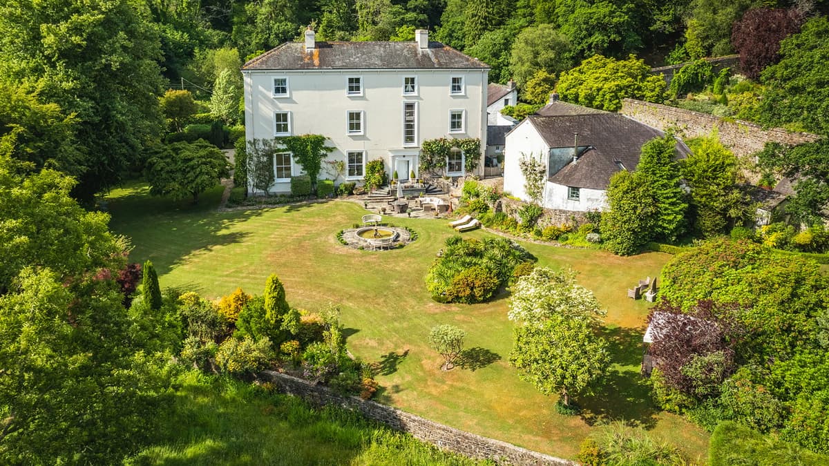 Amroth Georgian mansion for sale sits in the centre of "iconic ...
