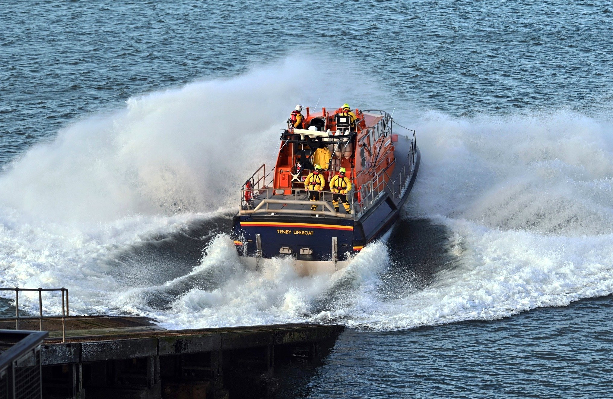 Rescue mission at Saundersfoot: Tenby lifeboat finds no-one in distress ...